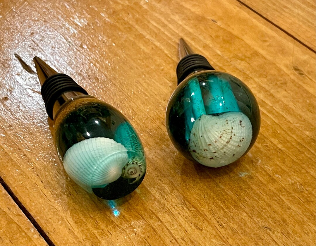 Bespoke Ocean Wine Bottle Stopper Seashells & Sand Resin Liquor Bottle ...