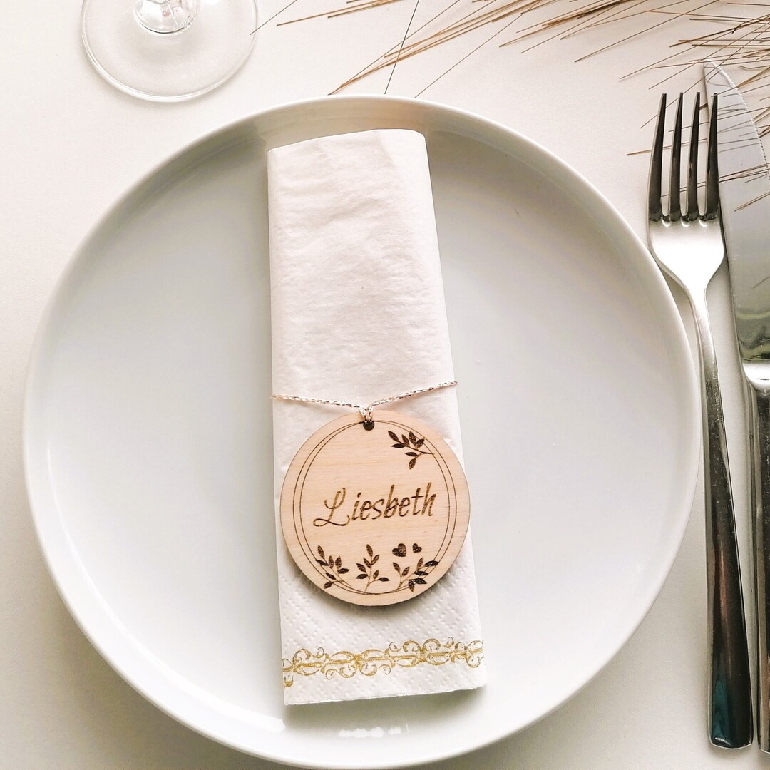 Wood Wedding Guests Favour Sign / Custom Name Plates / Table Place Card ...