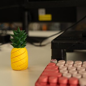 Pineapple Fidget Toy Stress Relief Fun Spinner Unique Fidget Tool ...