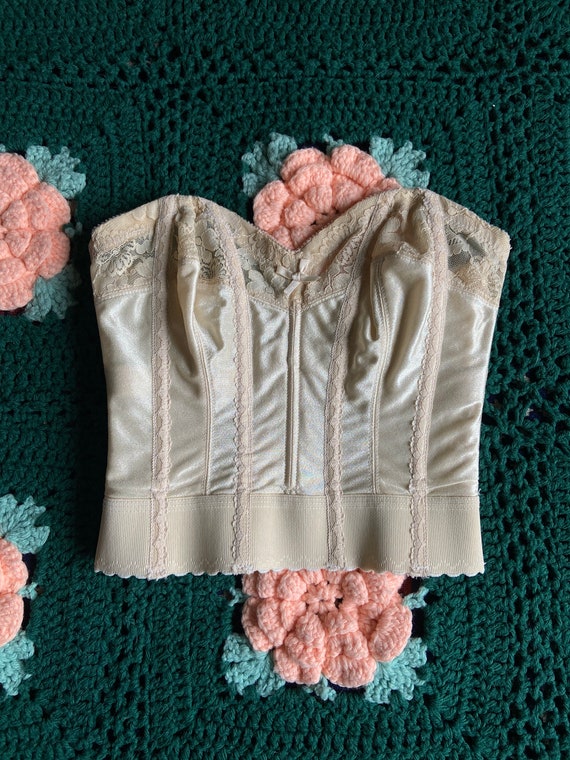 pretty 1970s 34b tan - Gem