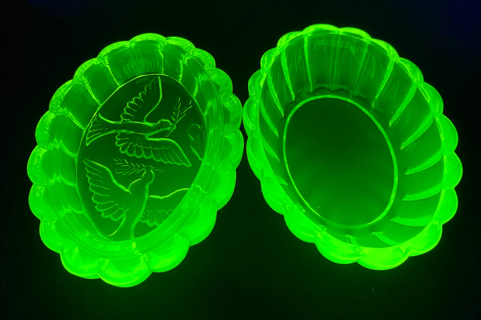 NEW LISTING Uranium Glass Jewelry Box 1930's Handmade in Czechoslovakia ...