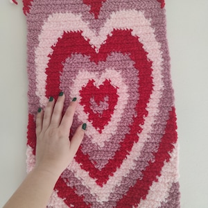 Heart Tapestry Pattern. Crochet Wall Hanging. Free: Mini-tutorial ...