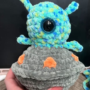 Weebee the Space Invader No Sew Crochet Pattern - Etsy Canada