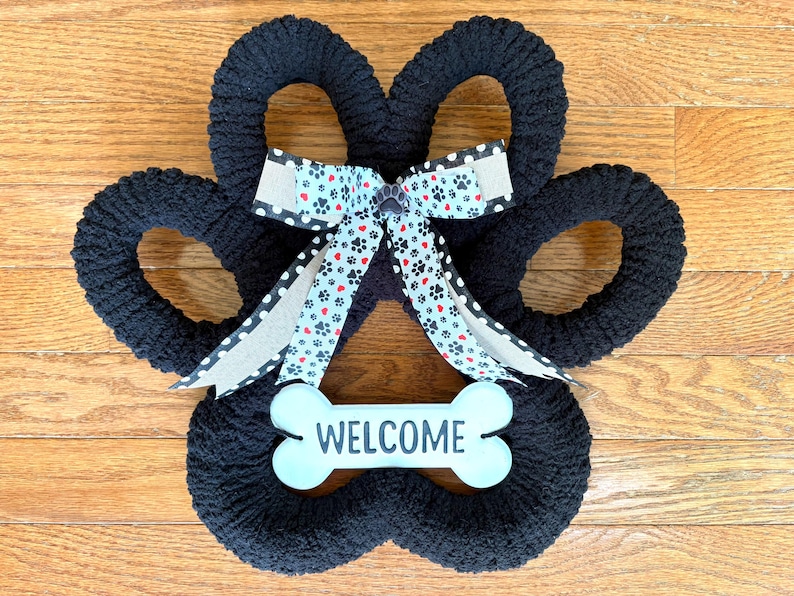 Chenille Paw Print Welcome Wreath, Dog Lover Gift, Dog Door Wreath - Etsy