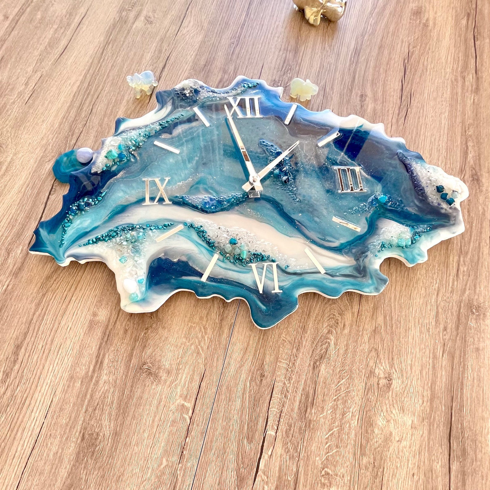 Blue Resin Geode Clock, Geode Painting, Resin Art Clock, Abstract ...