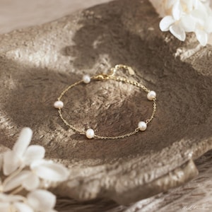 Handmade 14K Gold Bracelet, Minimalist Pearl Bracelet, Freshwater Pearl Bracelet, Wedding ...