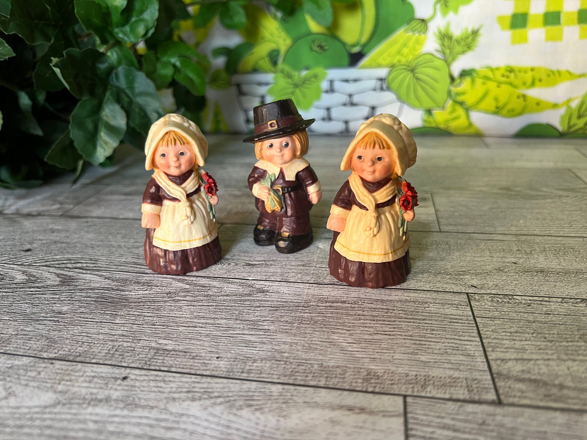 Hallmark Pilgrim Figurines 12" Tall Thanksgiving Pilgrim Man Statue