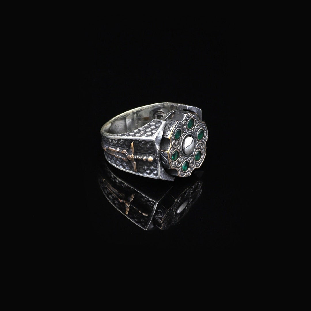 Anillo de jade y plata de ley con forma de espada: diseño de rueda ...