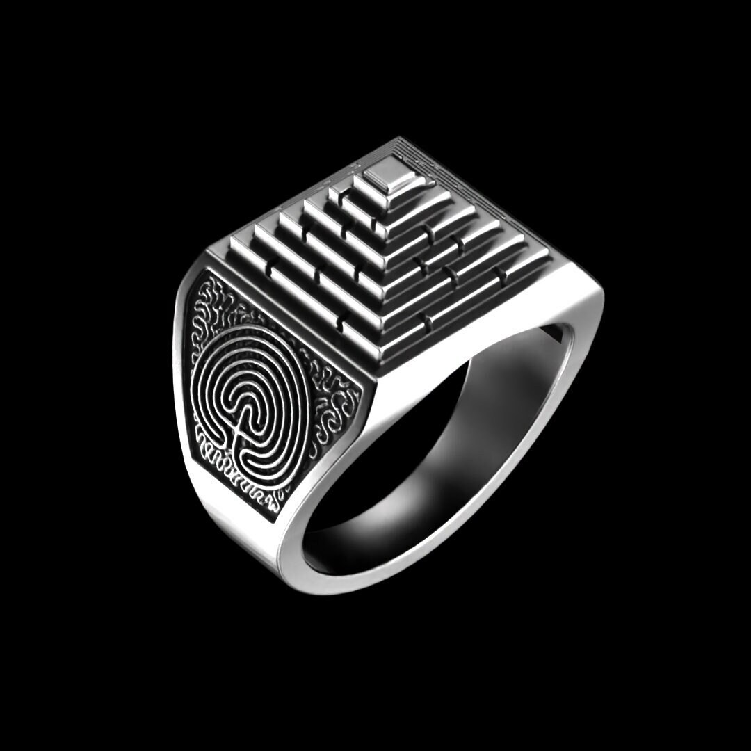 Pharaoh's Pyramid Ring, Egyptian Icon Labyrinth Embossed Ring, Stylish ...