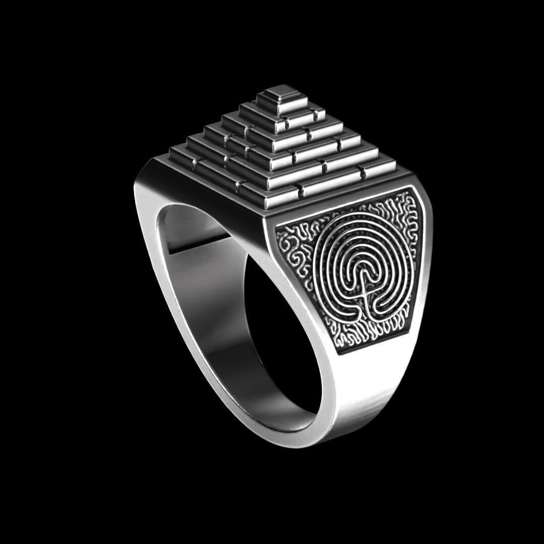 Pharaoh's Pyramid Ring, Egyptian Icon Labyrinth Embossed Ring, Stylish ...
