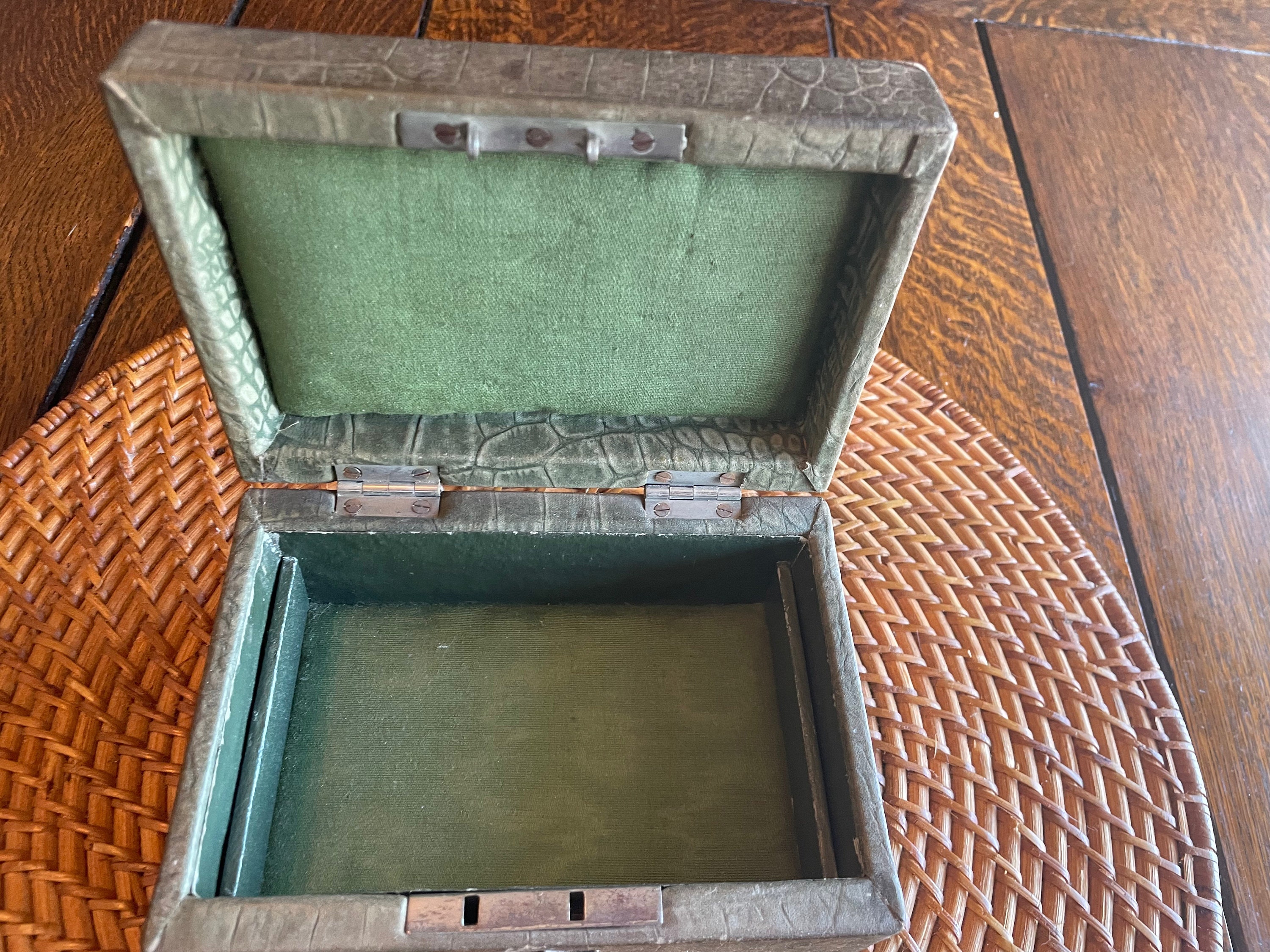 Victorian Green Jewelry Box With Lock and Key - Etsy