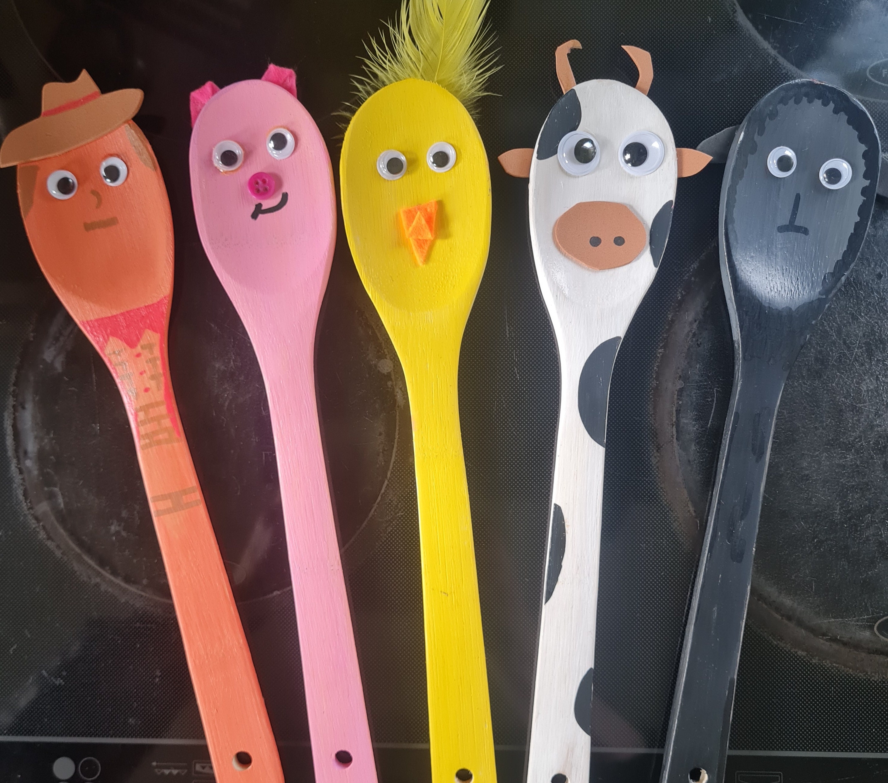 The Farmers in His Den Wooden Song Spoons.© - Etsy UK