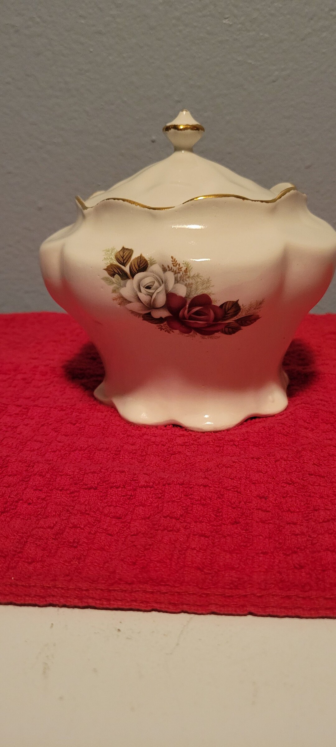 Vintage Red and White Roses Large Covered Dish - Etsy