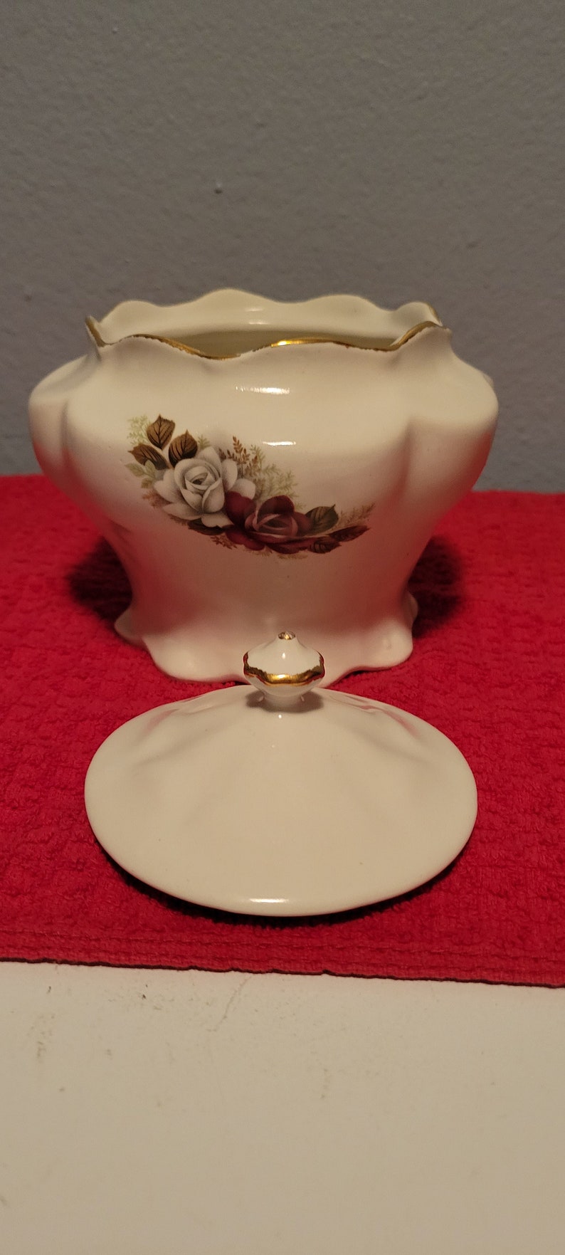 Vintage Red and White Roses Large Covered Dish - Etsy