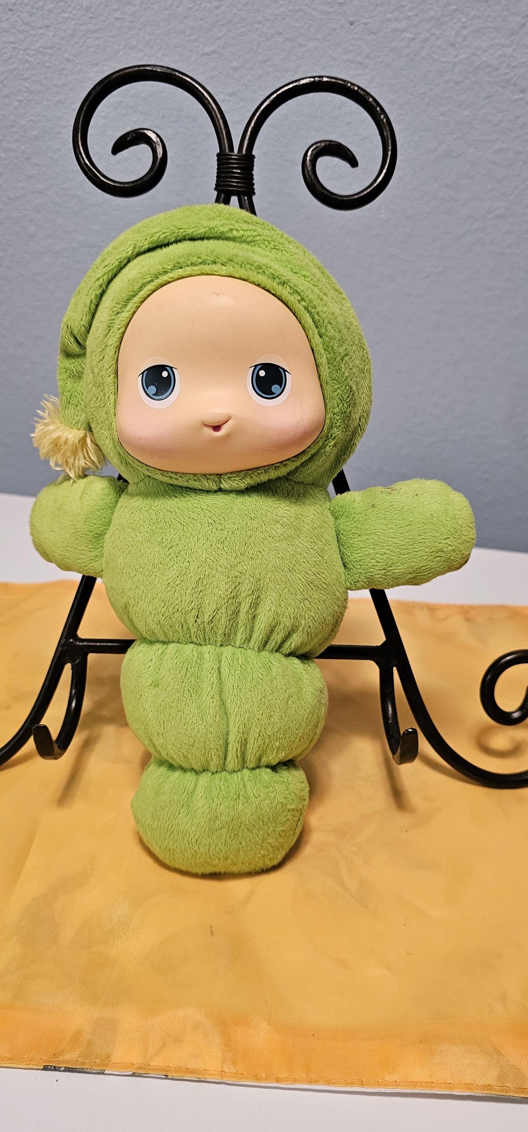 Hasbro Vintage Green Glo Worm 9 Inch lights Up - Etsy