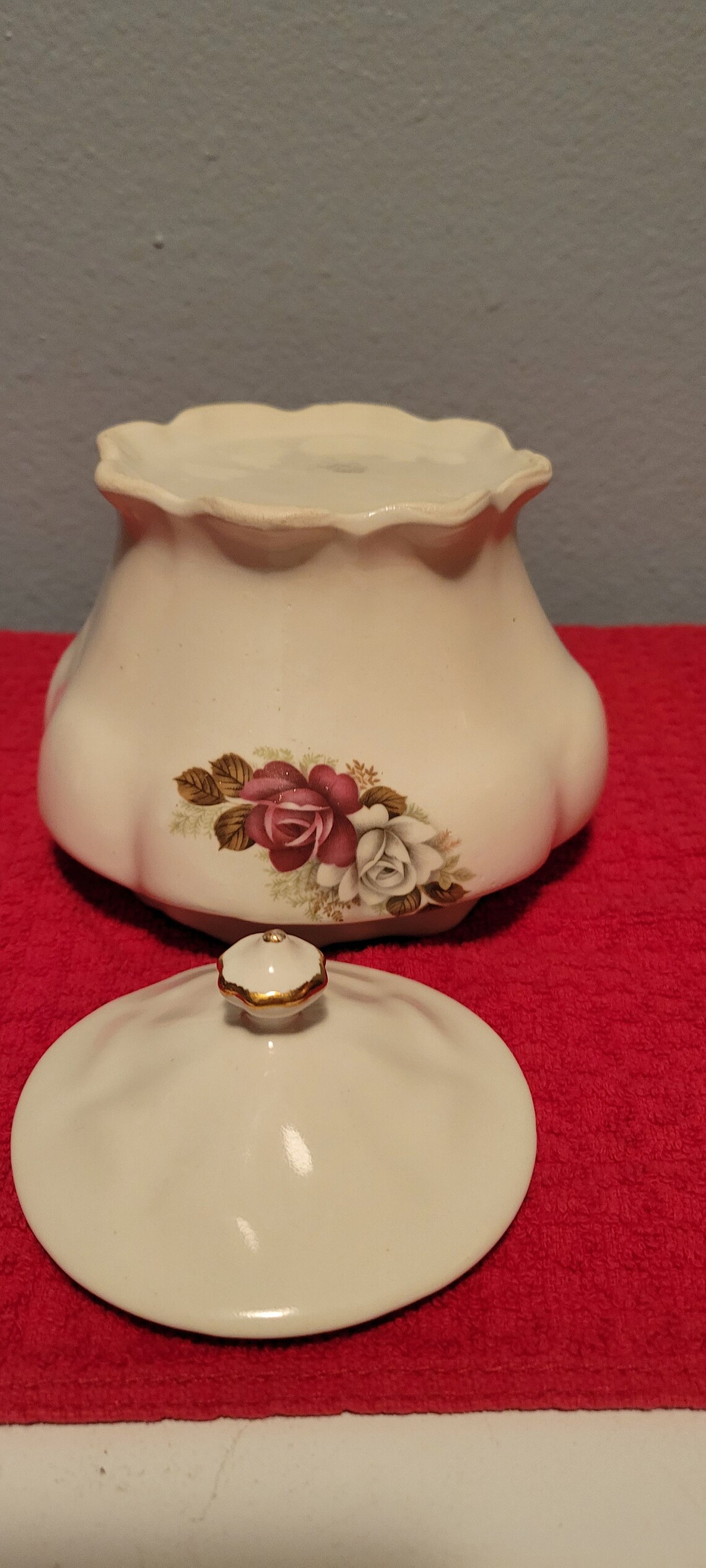Vintage Red and White Roses Large Covered Dish - Etsy