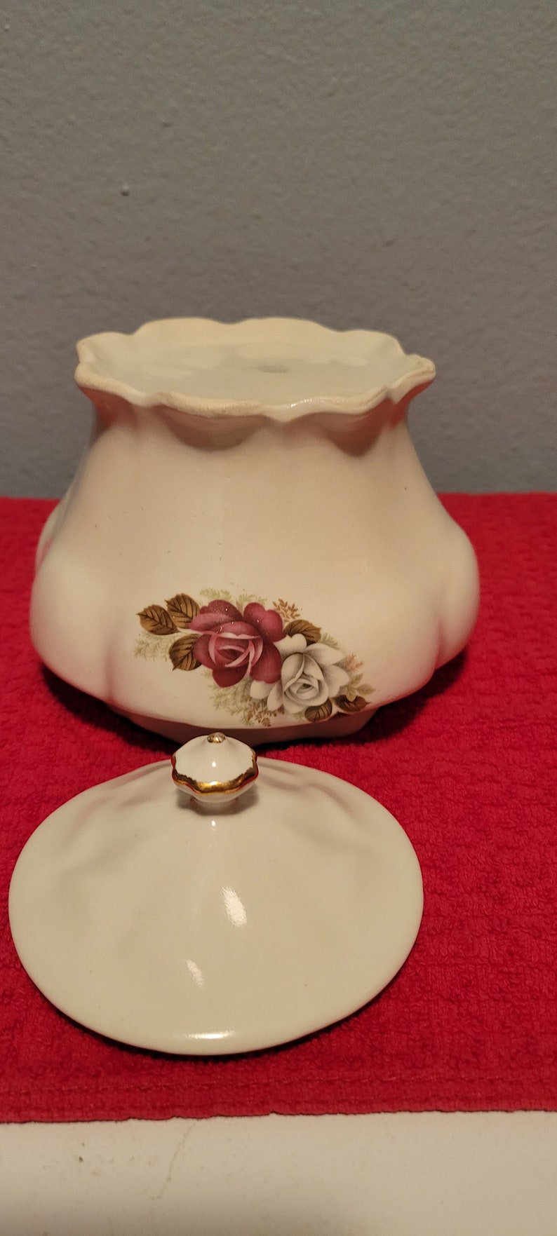Vintage Red and White Roses Large Covered Dish - Etsy