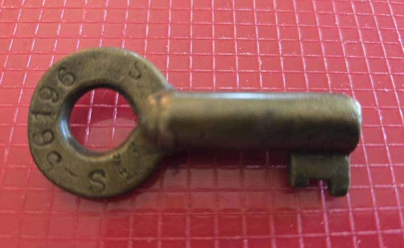 I.C. RR Brass Hollow Barrel A&W CO Railroad Key ~ Free S/H #FAV201 - Etsy