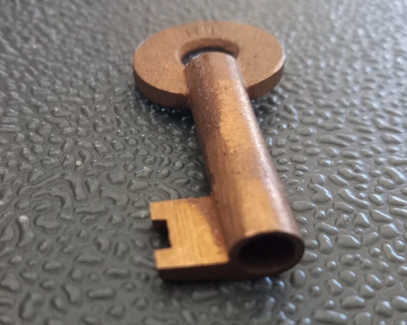 PM RT Brass Hollow Barrel Railroad Key ~ Free S/H #10 - Etsy