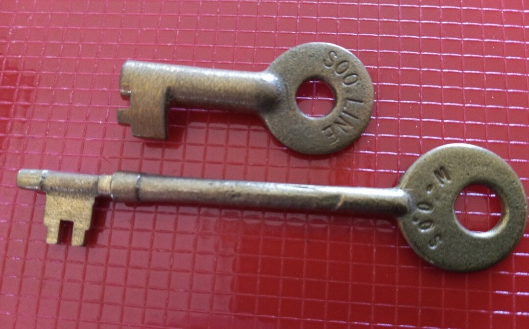 SOO LINE Brass Hollow Barrel Railroad Switch Key & Brass Caboose Key ...