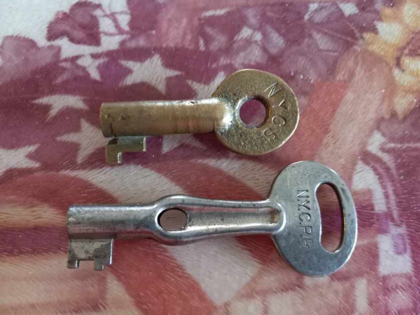 NYCRR Brass & Steel Hollow Barrel Railroad Keys Free S/H L - Etsy