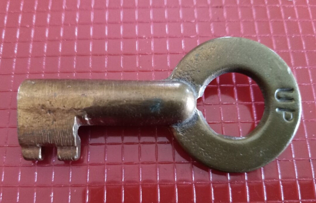 UP Brass Hollow Barrel Railroad Key ~ Free S/H #G215 - Etsy