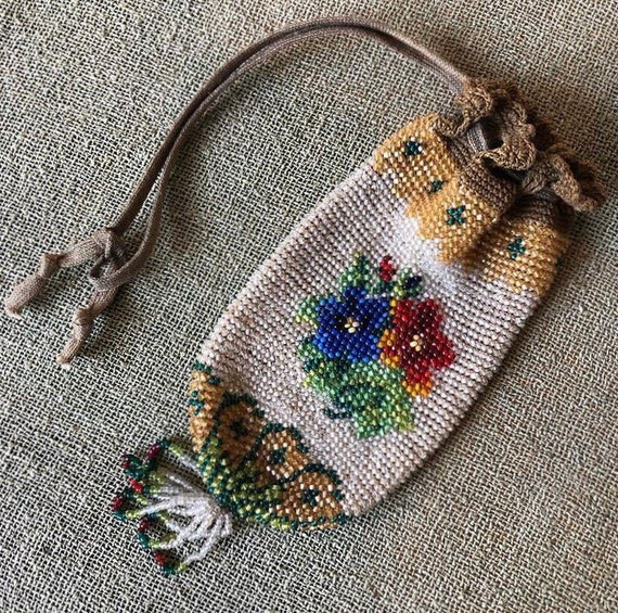 Antique beaded Edwardian drawstring wristlet - Gem