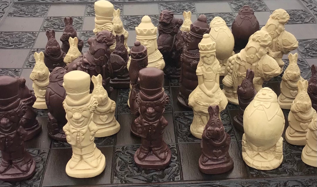 A Stunning Complete UK Set of Alice in Wonderland Chess Set Game Pieces ...