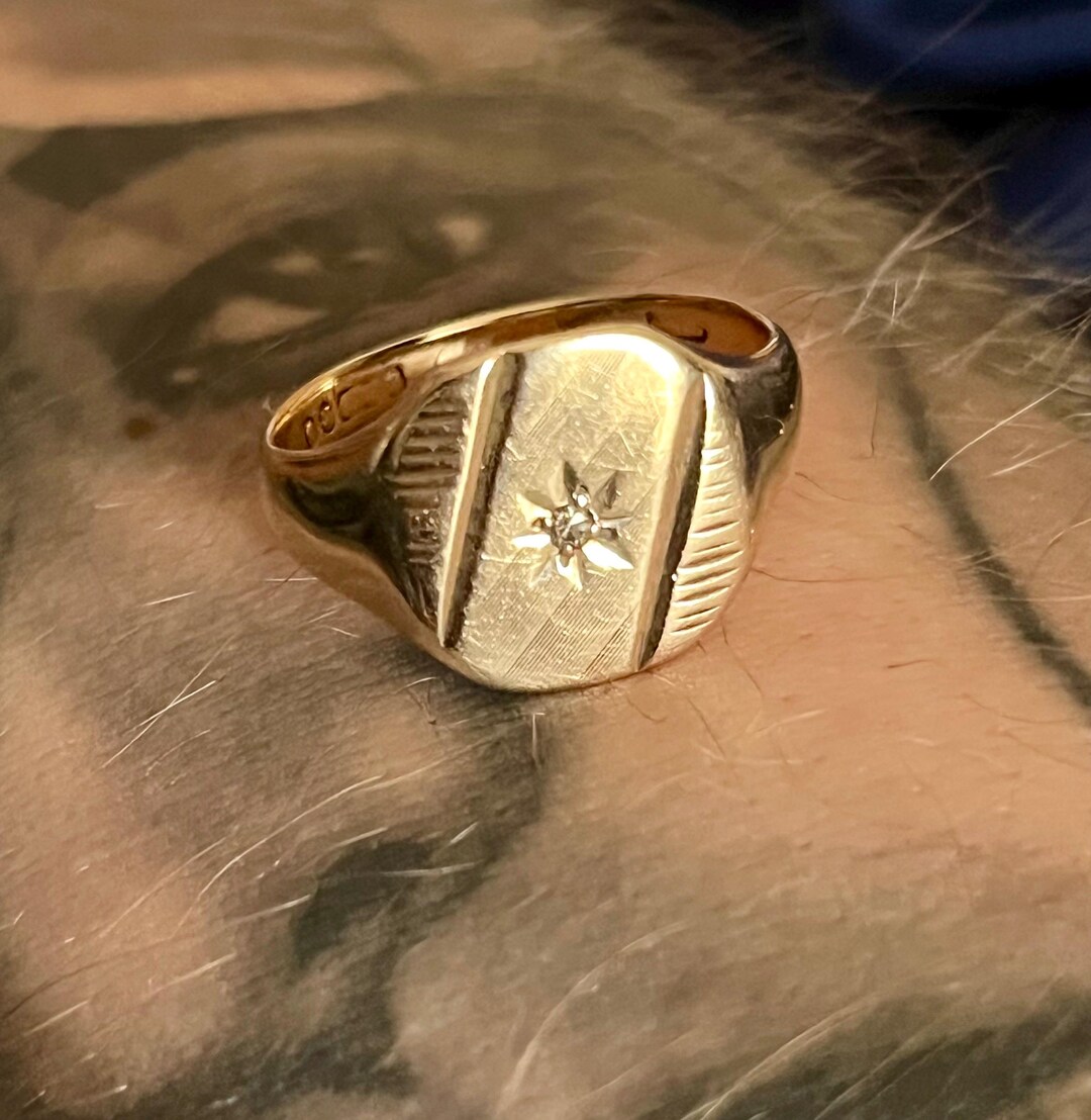 Vintage 9ct Gold Diamond Patterned Signet Ring, UK Size T, Full ...