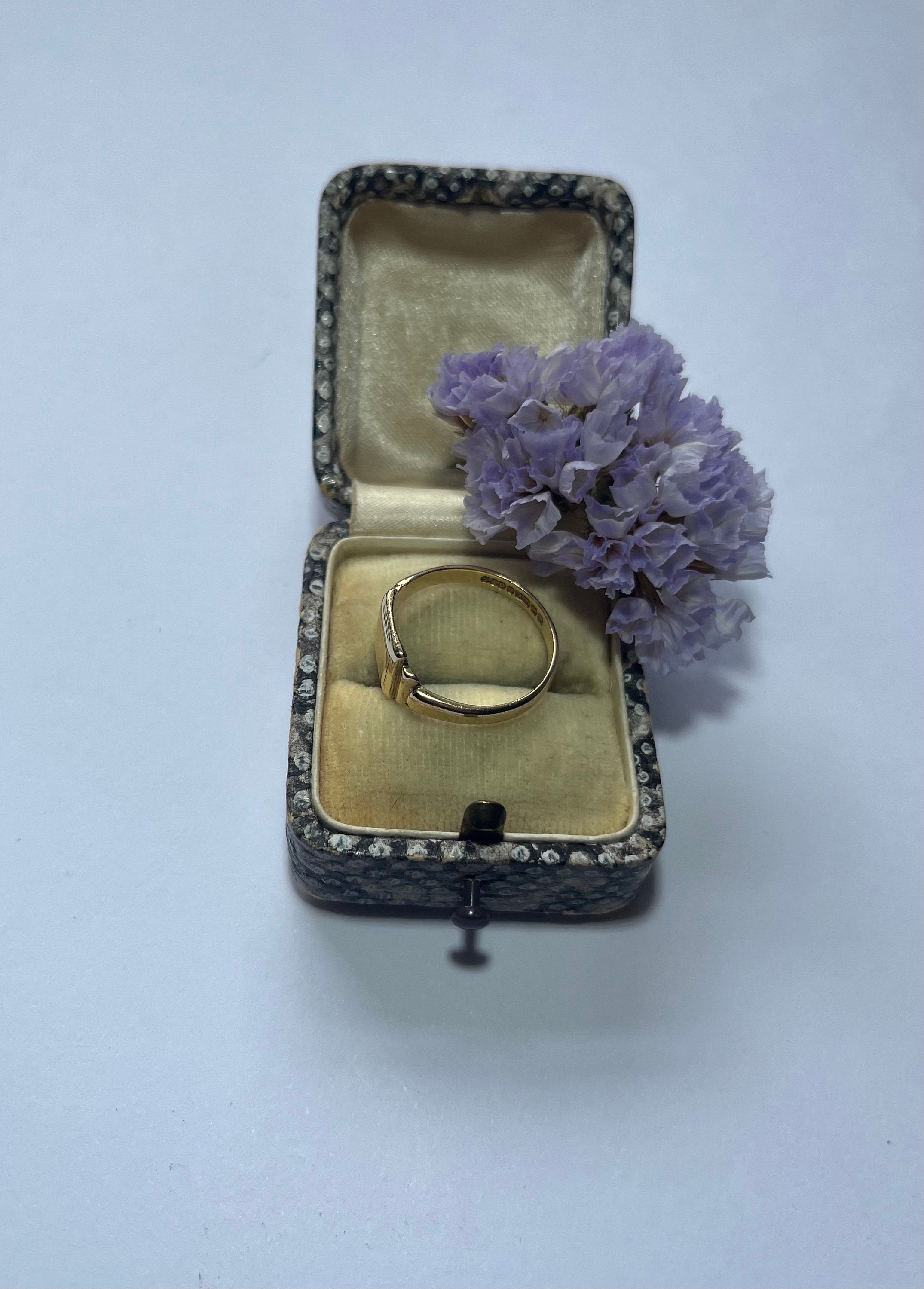 Vintage Square Headed Stepped 9ct Yellow Gold Signet Ring. UK Size M 1/ ...