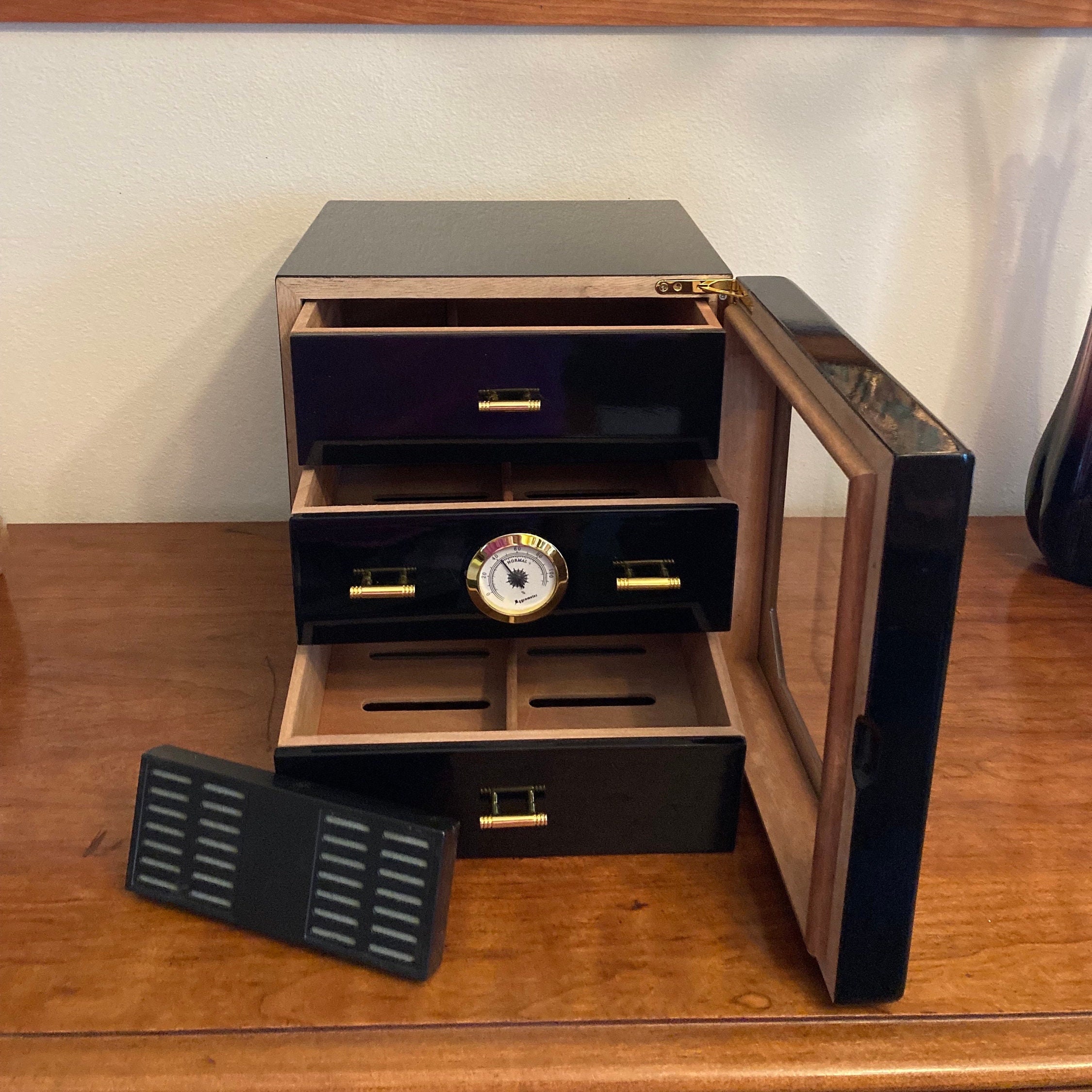 Fantastic Vintage Cubed Table Top Cigar Humidor With a Sleek Shiny ...
