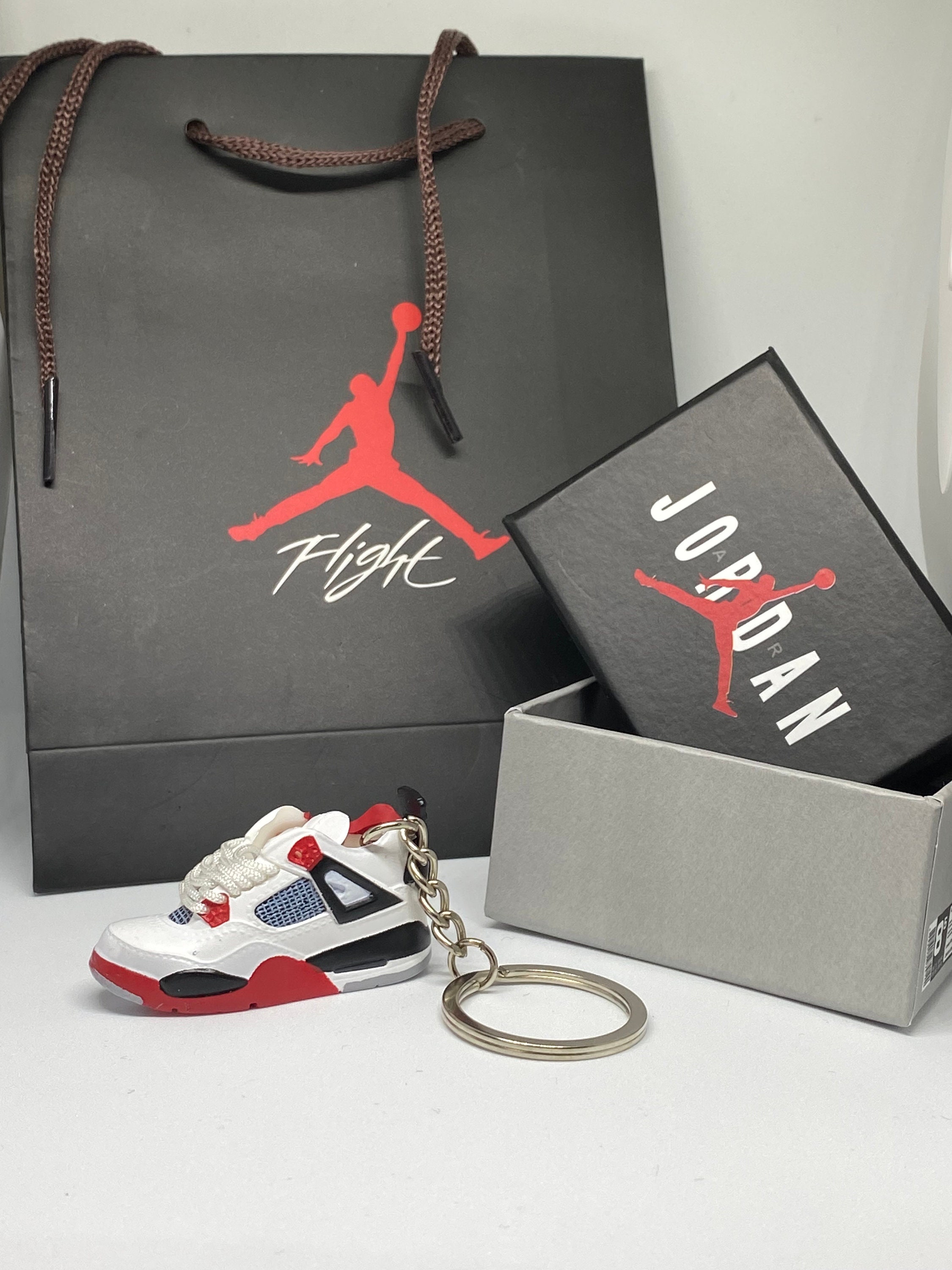 Klinge Rendern Gemietet jordan 4 schlüsselanhänger 3d Kran Verschiebung ...