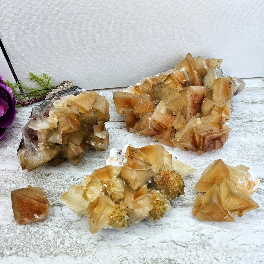 Mariposa butterfly Calcite Specimen UV Glow Beautiful Lustrous Mineral ...
