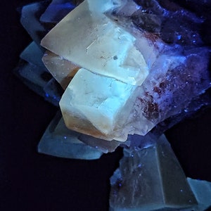 Mariposa "butterfly" Calcite Specimen UV Glow Beautiful Lustrous ...