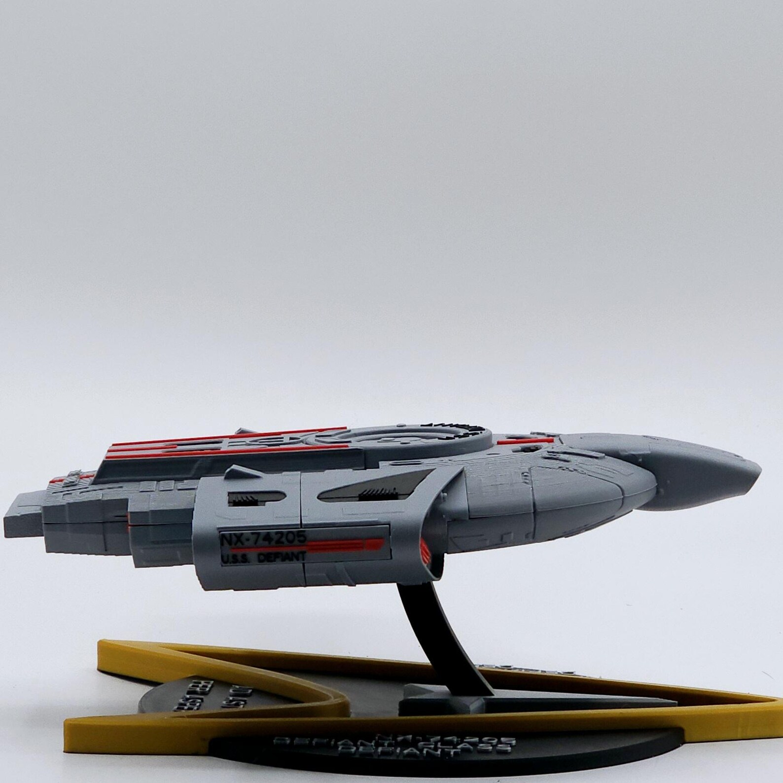 3D Printed Sci-fi Starship Model – USS Defiant NX-74205 Inspired ...