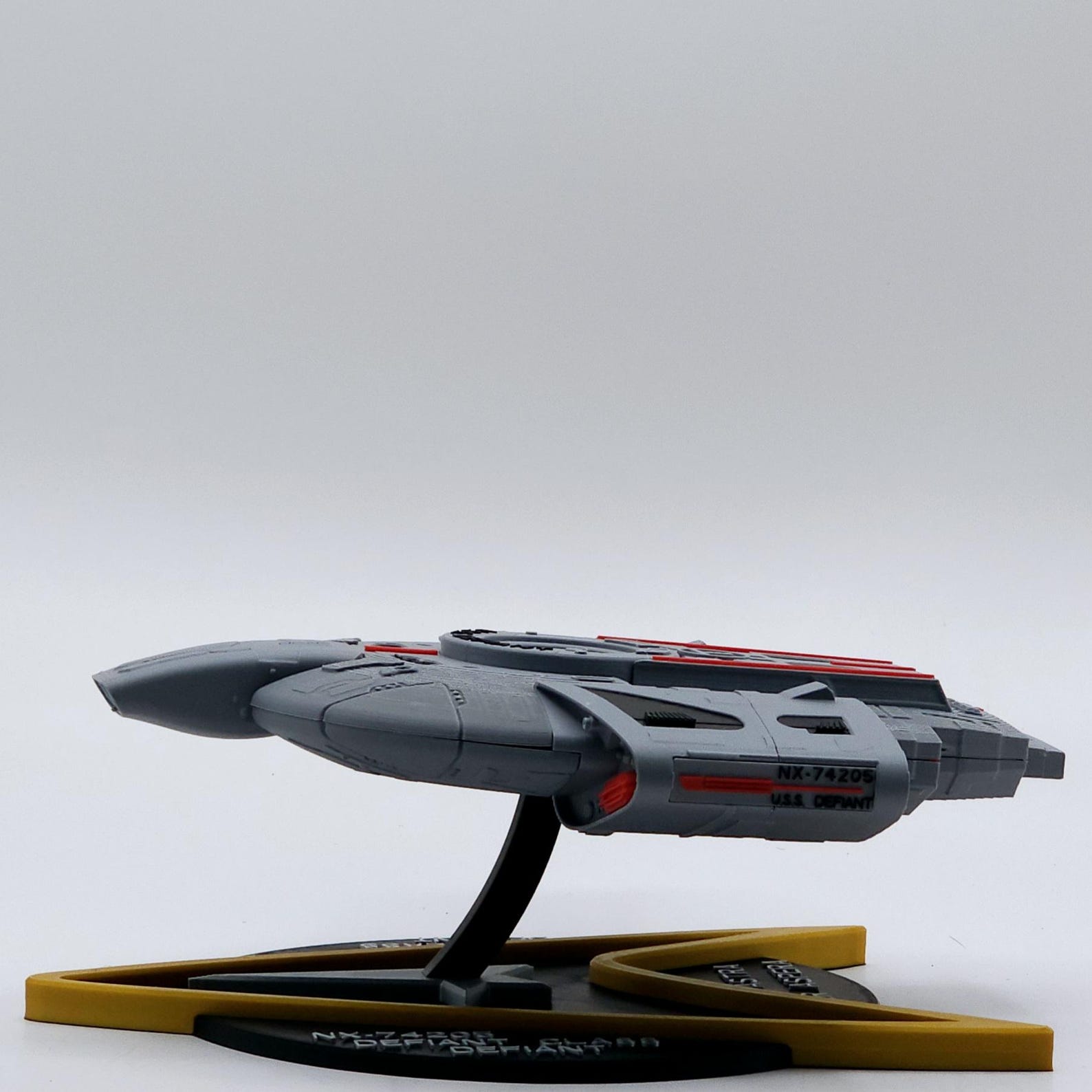 3D Printed Sci-fi Starship Model – USS Defiant NX-74205 Inspired ...