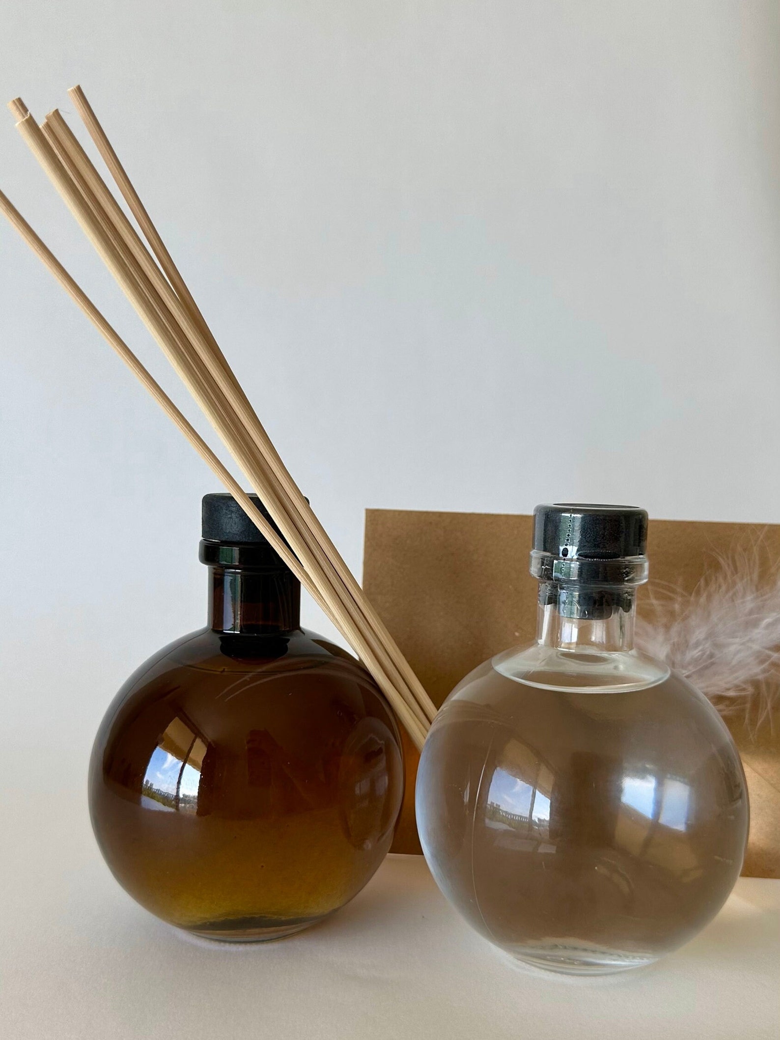 Large Reed Diffuser Round Amber Bottle With Flower Sticks, Delicious ...