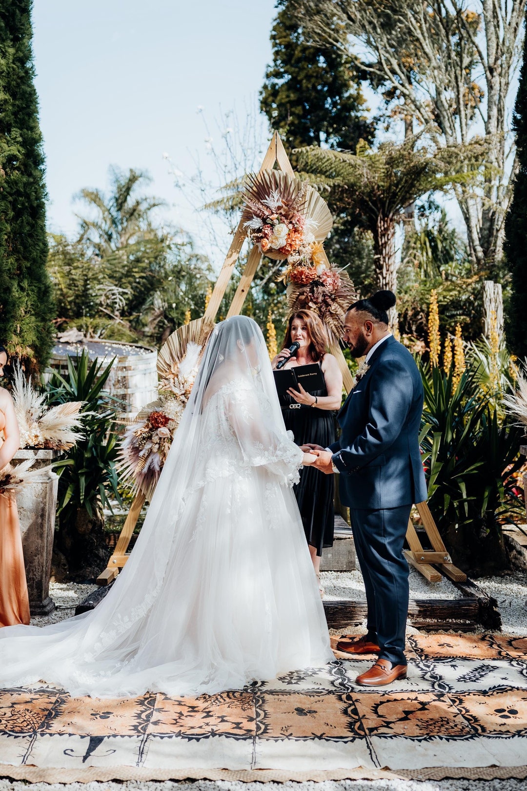 Custom Lace Cathedral Wedding Veil: Two-tier Fingertip Veil - Etsy