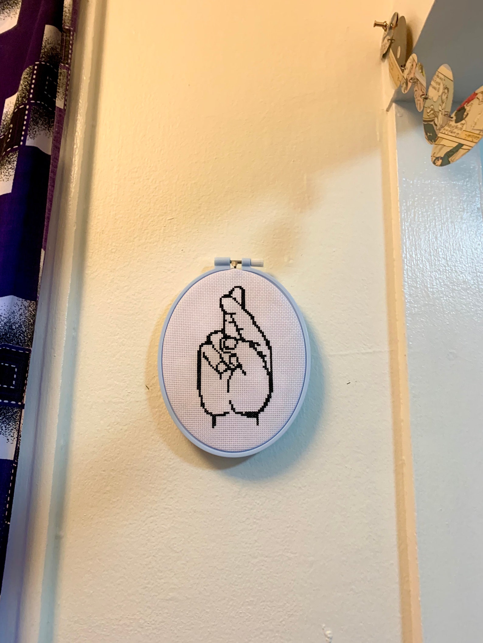 Letter R in American Sign Language (asl)/fingers Crossed - Cross Stitch ...