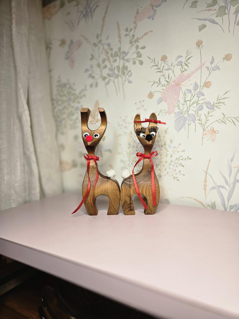 Vintage Wooden Reindeer Couple Décor – Rustic Holiday Deer Set With Red ...
