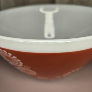 PYREX Vintage Charm Bowl Tickled Pink, 2.3 L Retro Circle Mixing Bowl ...