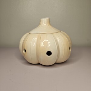 Vintage Ceramic Anthropomorphic Garlic Keeper Happy Face Kitschy ...