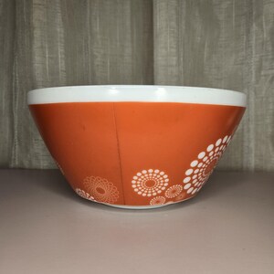 PYREX Vintage Charm Bowl Tickled Pink, 2.3 L Retro Circle Mixing Bowl ...