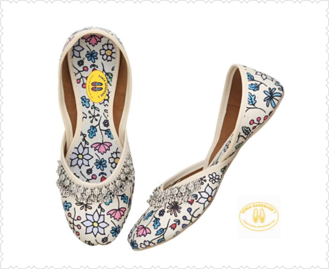 Buy Handmade Embroidered White Jutti: Elegant Punjabi Indian Flats ...