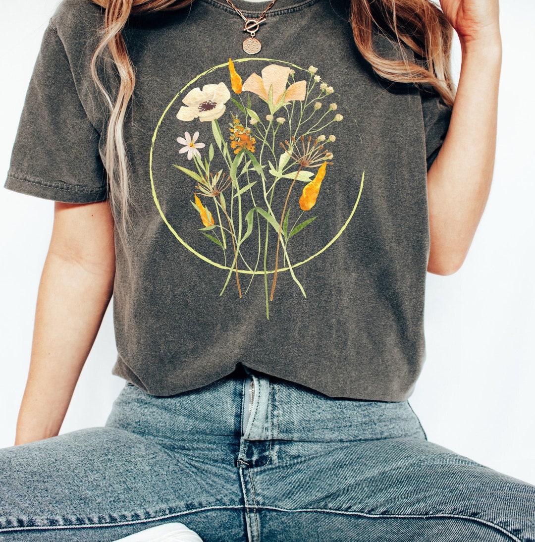 Wildflower Shirt, Floral Tshirt, Flower T-shirt, Vintage Botanical Shirt, Minimalist Shirt, Gift ...
