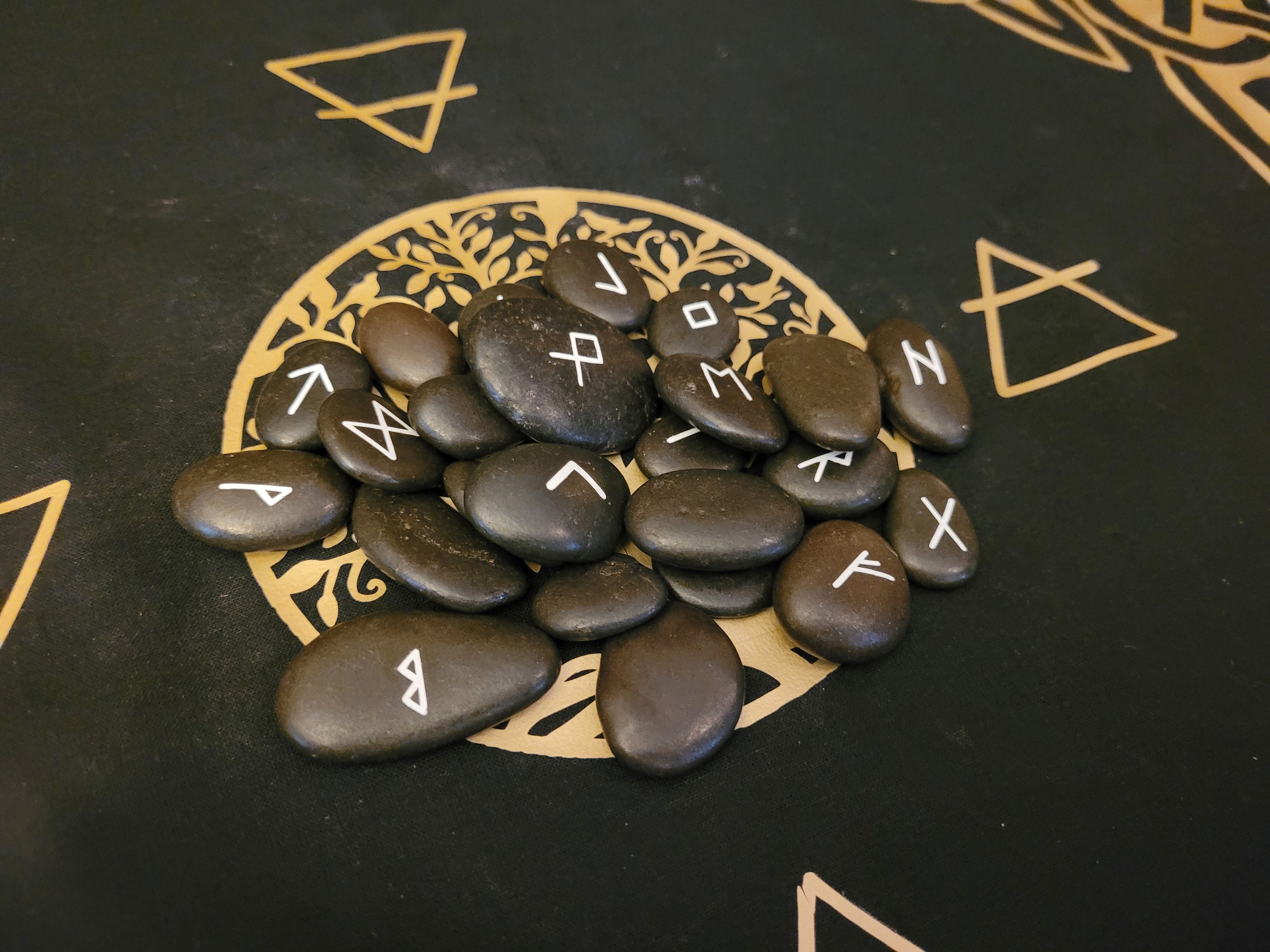 Eldar Futhark Rune Stone Set - Etsy