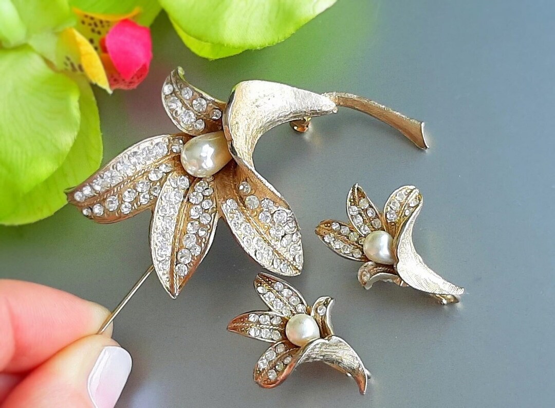 Ca 1950 Coro Pegasus Mark Lily Flower Set Earrings Brooch Pin Faux ...