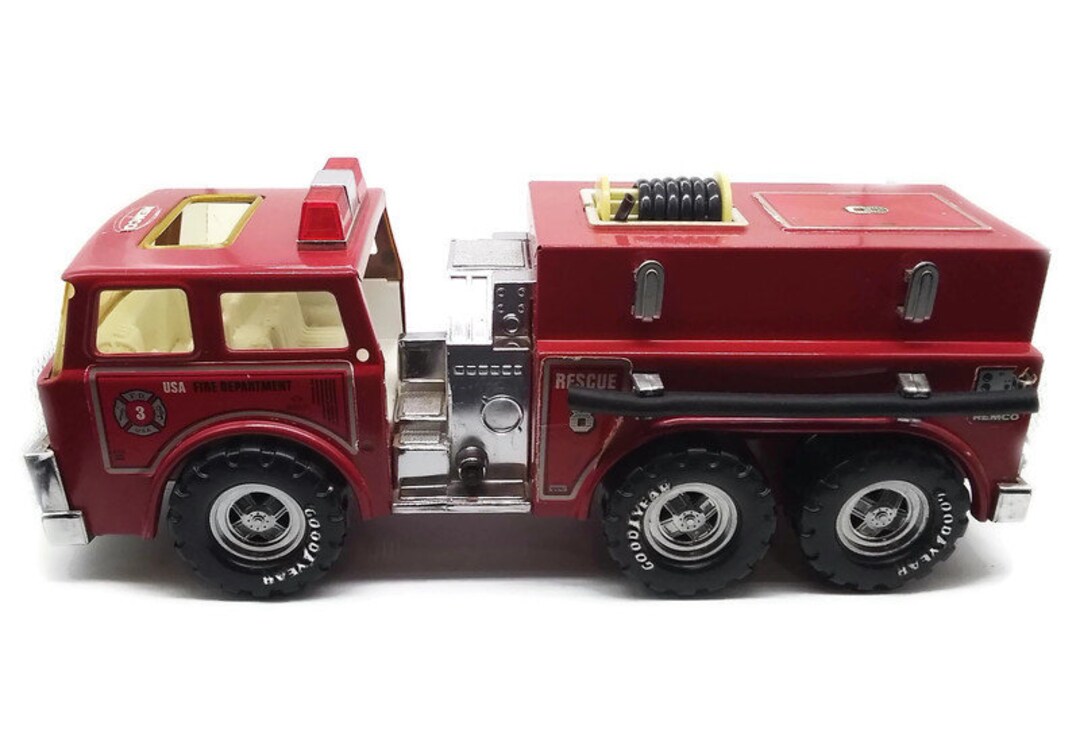 Vintage Pressed Steel/metal Remco 8 Fire Engine Truck - Etsy