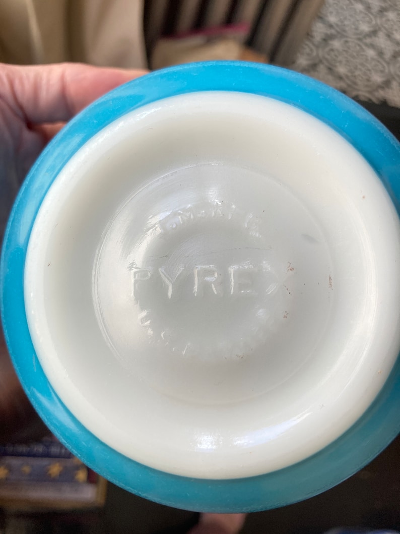 Vintage 1940s Pyrex Mixing Bowl | Primary Blue 401, 1.5PT - Etsy