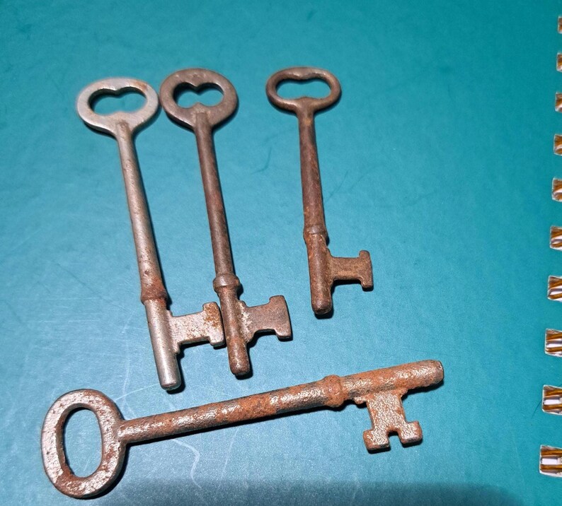 Vintage Skeleton Keys - Trunk Key- Furniture Key - Etsy